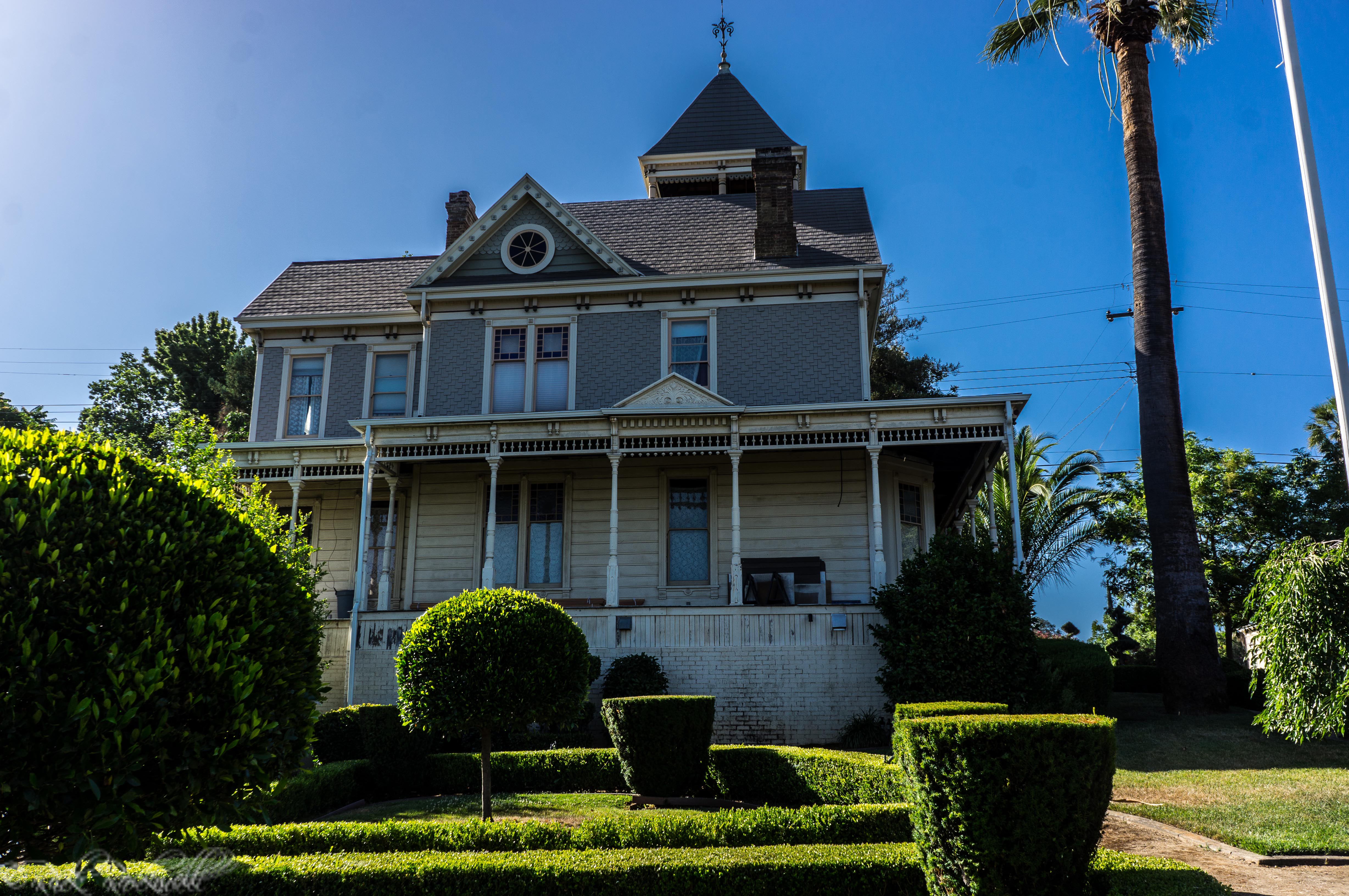 cohn mansion side (1 of 1) - CalEXPLORnia